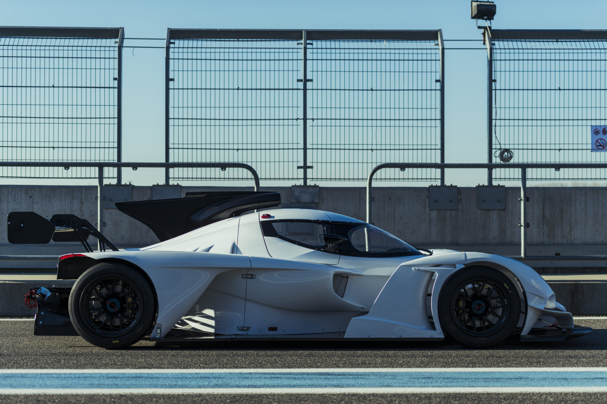 Praga launches new all-carbon R1 | PRAGA