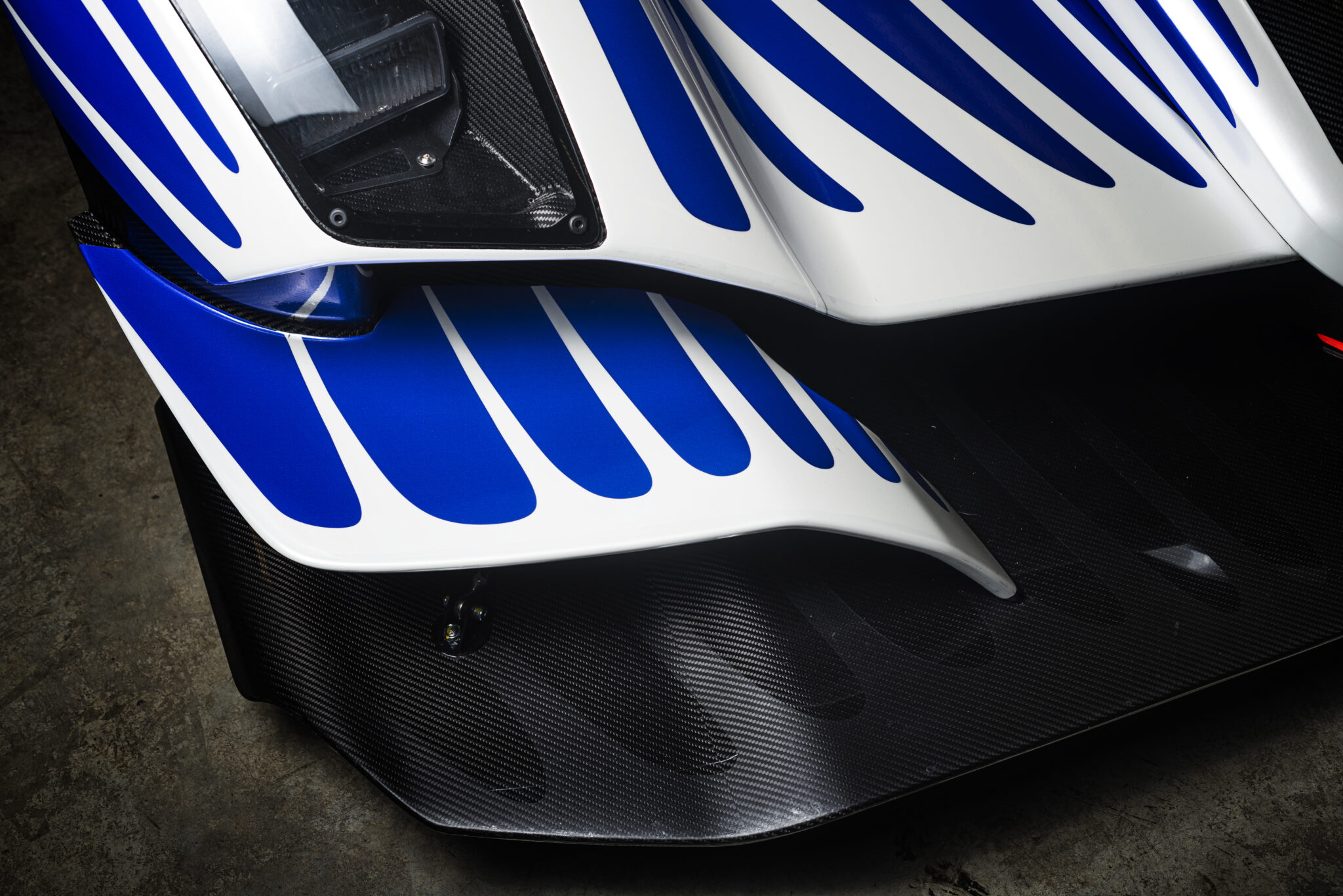 FRANK STEPHENSON DESIGN AND PRAGA CARS UNVEIL BESPOKE R1 RACING LIVERY ...