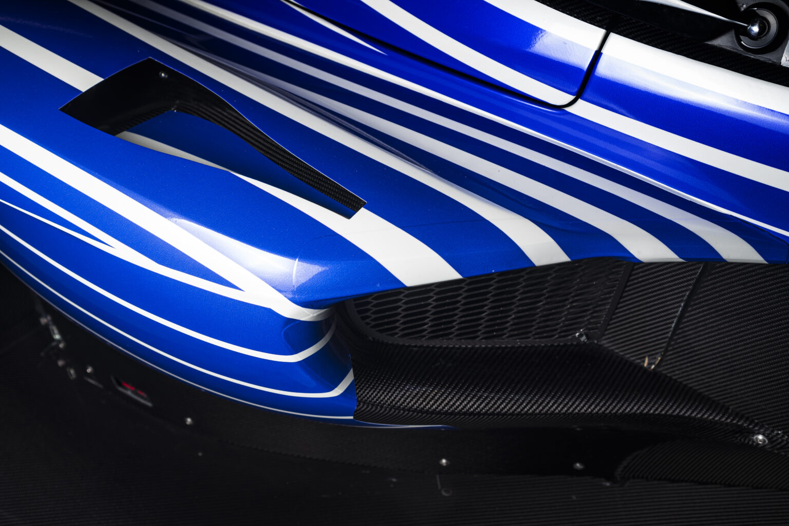 FRANK STEPHENSON DESIGN AND PRAGA CARS UNVEIL BESPOKE R1 RACING LIVERY ...