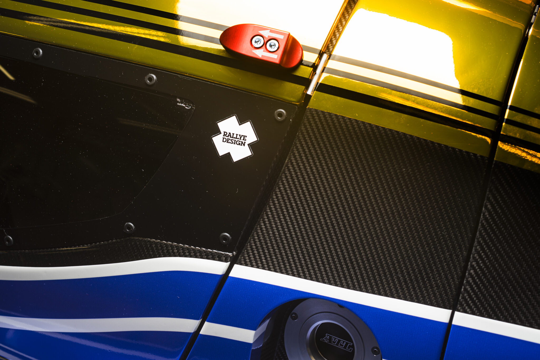 FRANK STEPHENSON DESIGN AND PRAGA CARS UNVEIL BESPOKE R1 RACING LIVERY ...