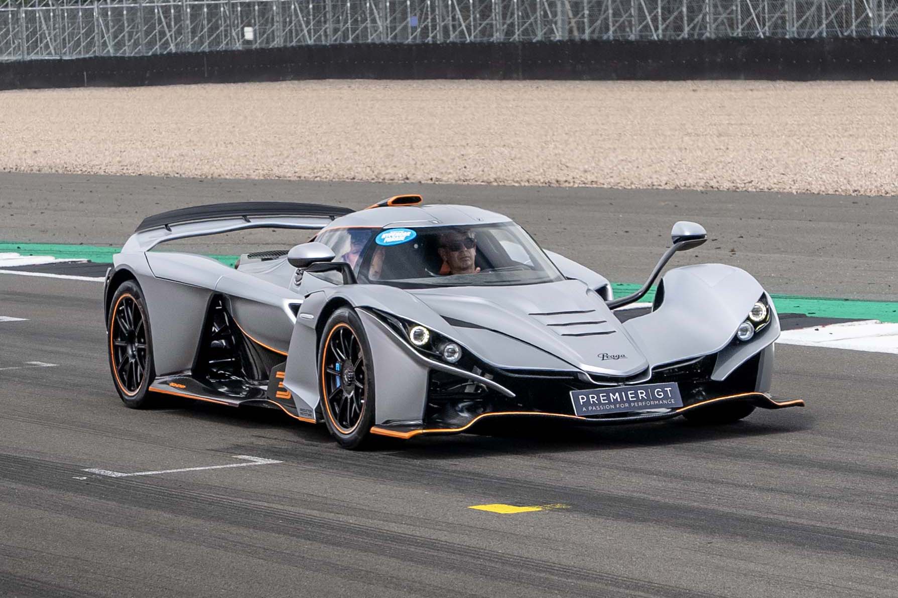 Praga stablemates let loose! Bohema hypercar and ZS 800 motorcycle ...