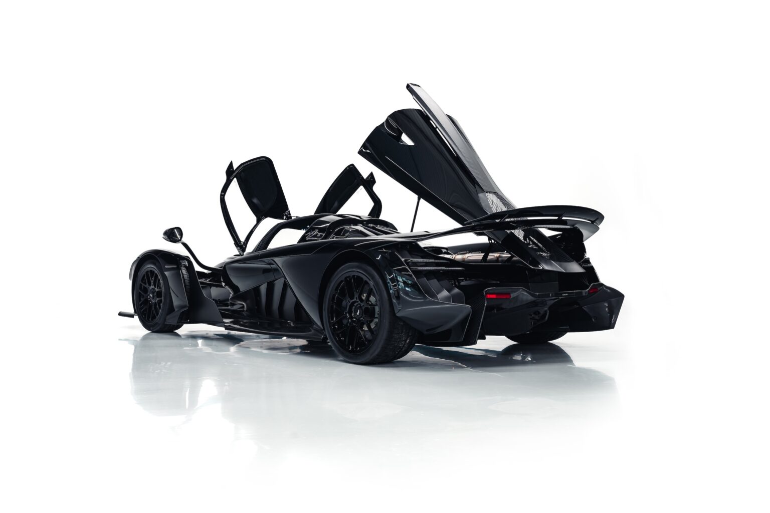 Purity, power and presence: Praga presents first Bohema production car ...